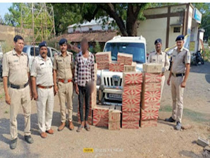 Car smuggler arrested | 10 लाख की शराब जब्त: कार से शराब की तस्करी करने ...
