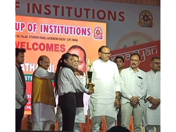 Deputy Chief Minister Brijesh Pathak honored by giving moment and ...