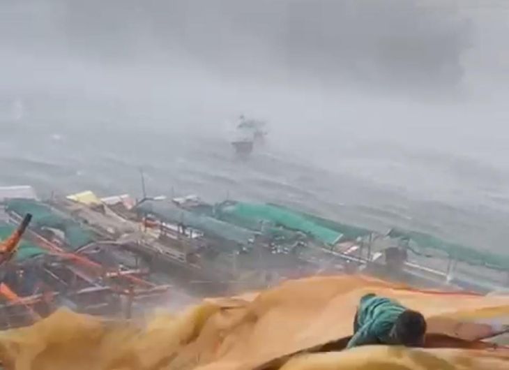 The family of Gujarat kept saying that there is a storm, stop and turn ...