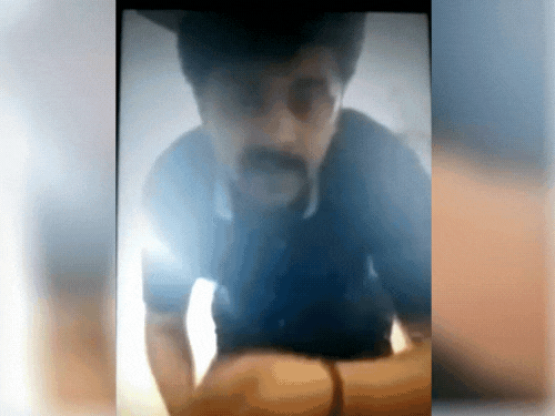 Live suicide of a young man fed up with his relatives in Varanasi ...