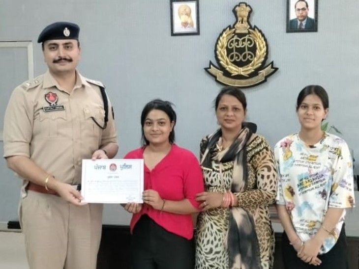 SSP honored sisters Ameesha and Simran who bravely fought the robbers ...