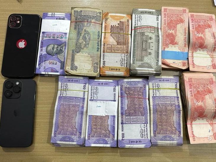 The police laid siege to Dabish; Mobile and car seized including Rs 1. ...