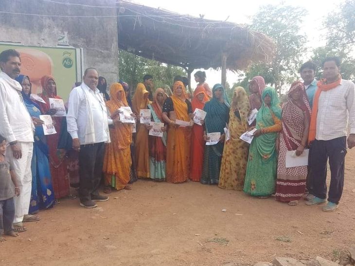 Forms of Nari Samman Yojana were filled by women by setting up camps ...