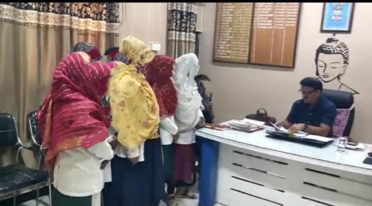 Women employees of Parasia block complained to SDM about objectionable ...