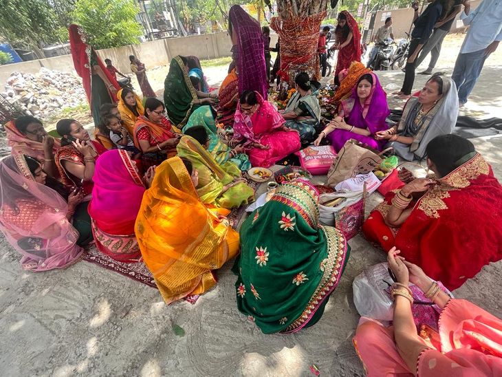 Married women of Maithili society performed Vat Savitri fast, kept ...