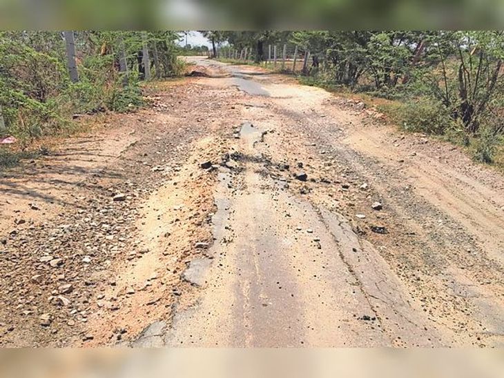Road damaged from Isarda to Chokdi village, drivers are facing ...