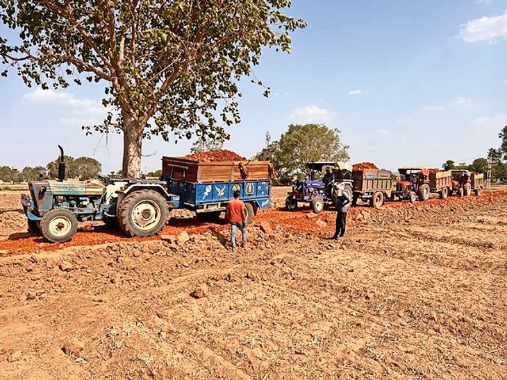 The road closed for 30 years was opened in Azizpur village with mutual ...