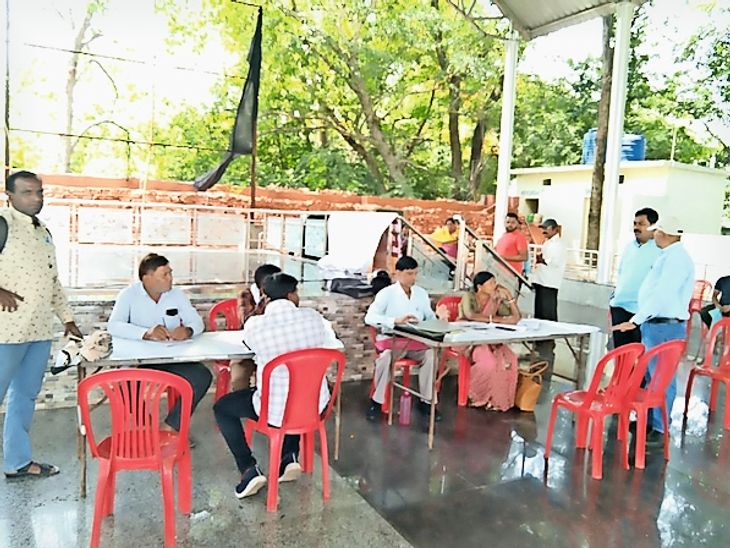 Daily rush in the wards to make Ayushman card and update Aadhaar card ...
