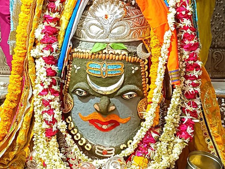 Make up by offering Trinetra on the head of Lord Mahakal | गुरुवार भस्म ...