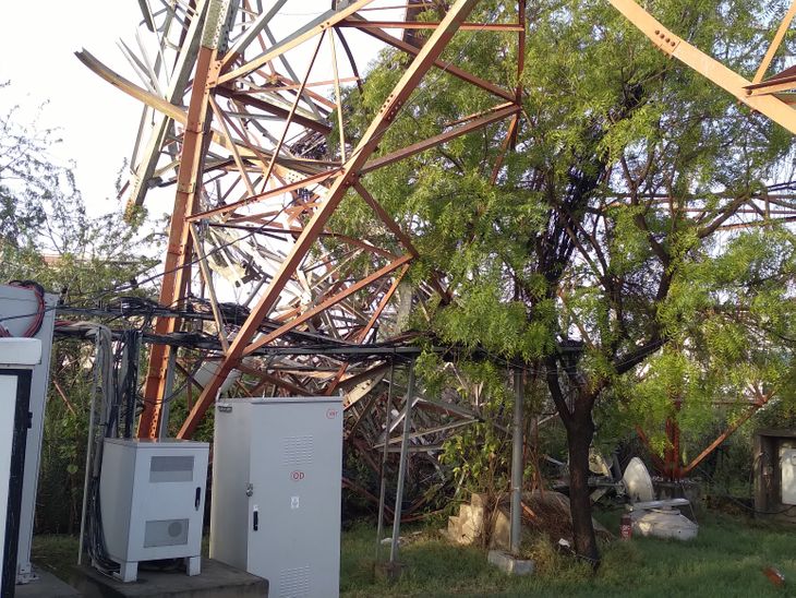 70 meter high tower fell, electric poles, trees also fell | चाकसू में ...