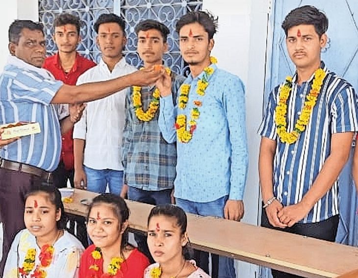 12th passed students welcomed | 12वीं बोर्ड परिणाम: 12वीं में उत्तीर्ण ...