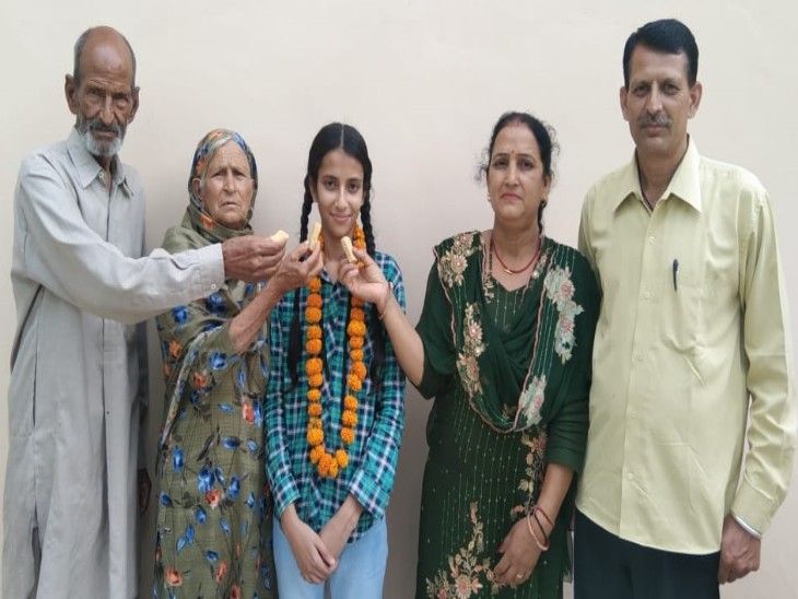 Ankita district topper of Talwara, 8th position in Punjab, Arshiya ...
