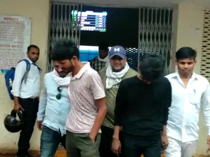 3 ran away by dodging the police, showed high threats to the police ...