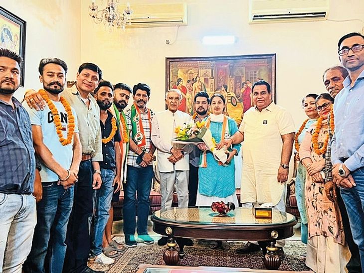 AAP councilor Taruna Mehta joins Congress with her husband | कांग्रेस ...