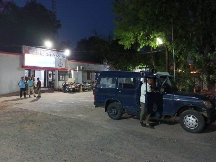 A girl living in Pathrota committed suicide by hanging herself in the ...