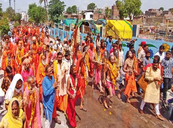 Simhastha Sa Najara - Peshwai taken out from Nilganga Sarovar, Naga ...