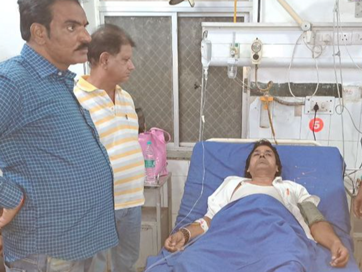 Snake catcher Gajendra Singh Mandali bitten by snake, referred to ...