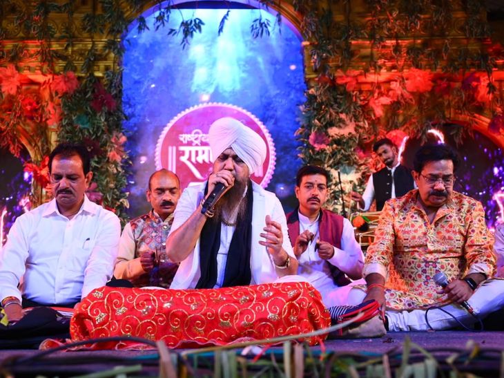 Bhajan singer Hansraj Raghuvanshi and Bhajan singer Lakhbir Singh ...