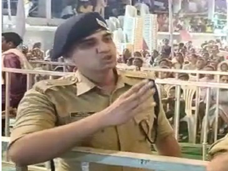 Trainee IPS Udit talks to journalists in Raigarh chhattisgarh police ...
