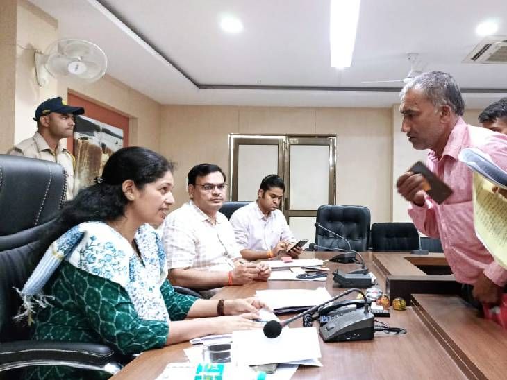 Collector listened to 169 applications of common people in Rewa ...