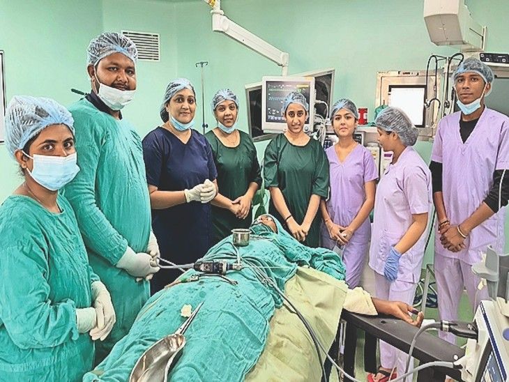 The team of doctors removed the woman after surgery in 1 hour 12 ...