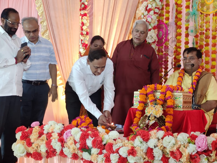 Bhagwatacharya Dinesh Dixit told the importance of the story in Samadhi Park located in Surya ...