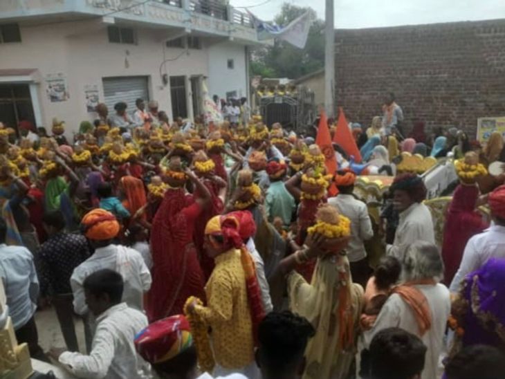 Before the story, the women took out the Kalash Yatra, the idol's life ...