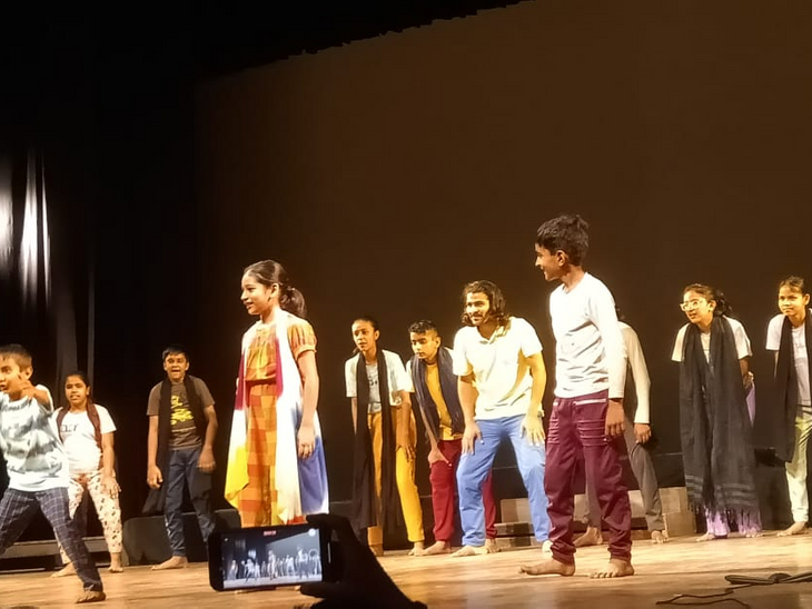 Actor Akhilendra Mishra of movies like Gangajal, Lagaan attends closing ...