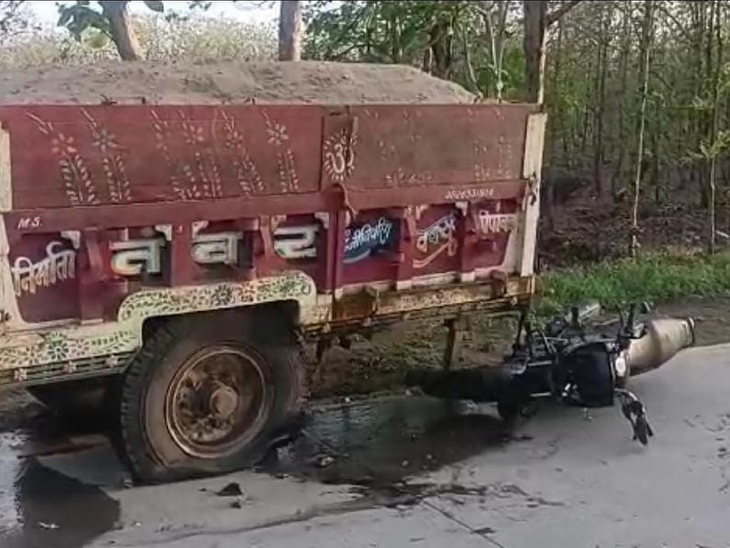 Returning to Dewas after attending a wedding in Khandwa, the vehicle ...