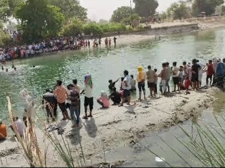 Had gone with friends, after two hours the villagers took out the dead body