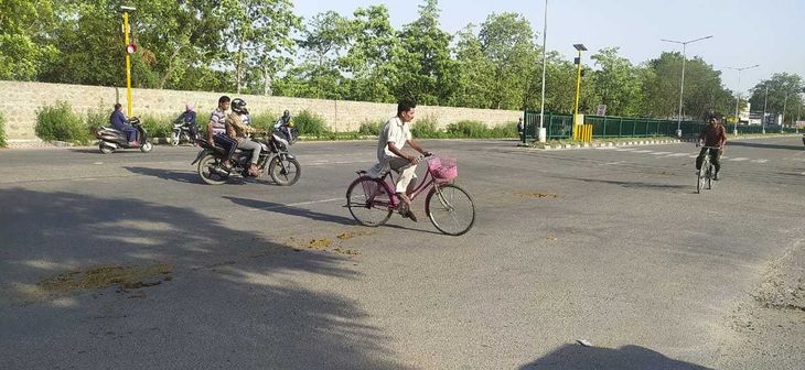 A month has passed since the accident, neither traffic lights nor speed ...