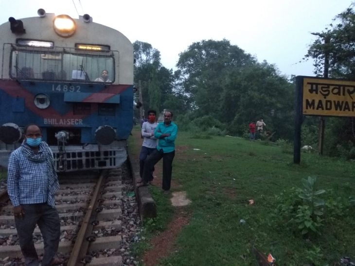 The pressure of goods trains increased, 2 loop lines will be built in Madwarani | गुड्स ट्रेनों ...