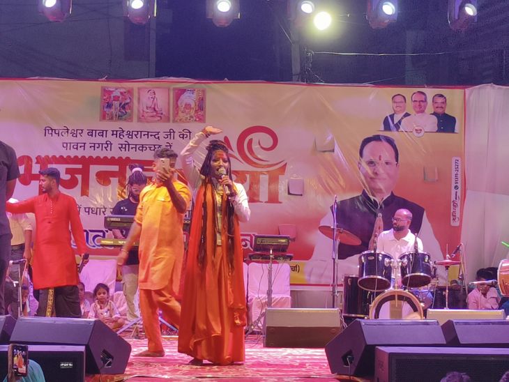 Devotees danced to the hymns of singer Shahnaz Akhtar, started the ...