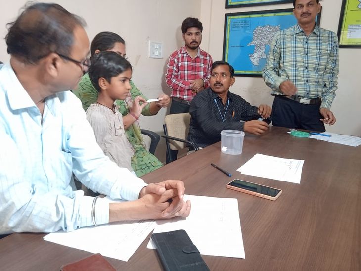24 applications were received for 6 panchayats of Sabalgarh and 3 ...