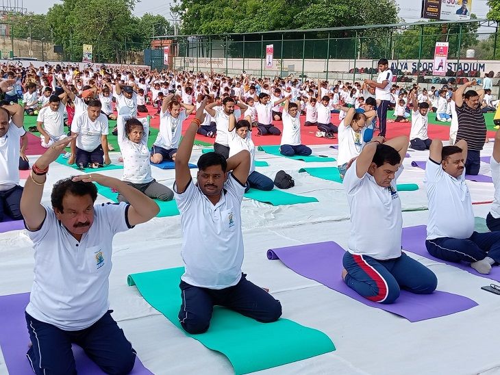 5 thousand people did mass yoga in Eklavya Stadium and 1 thousand ...