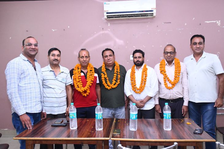 Munjal unanimously elected president of Lions Club Diamond, Chail secretary