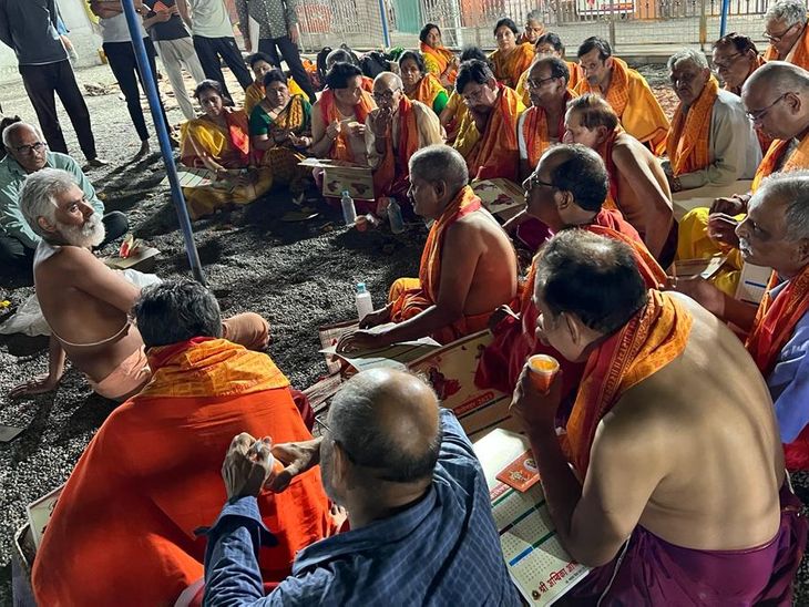 36 couples of Brahmin society did lessons in Maa Ambika Ashram | मनावर ...