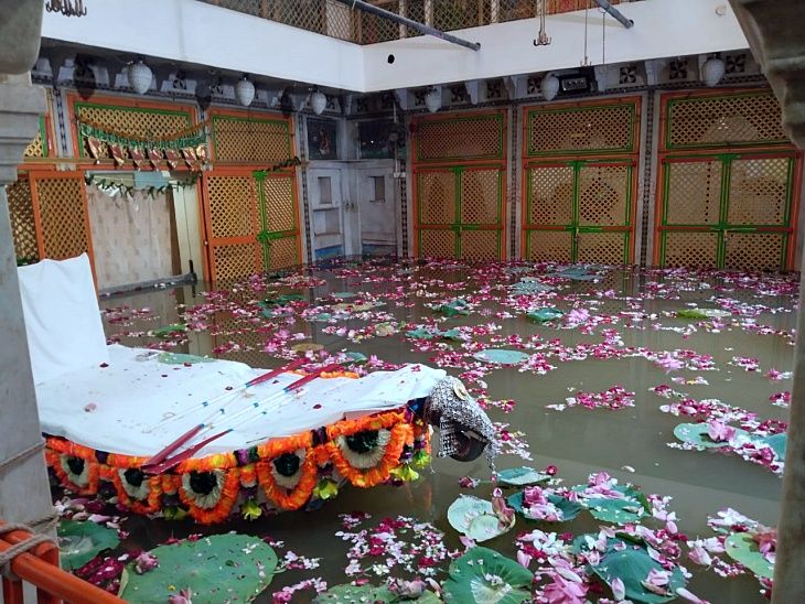 Amazing tableau under Pat Utsav in Shri Dwarkadhish Temple Kankroli ...