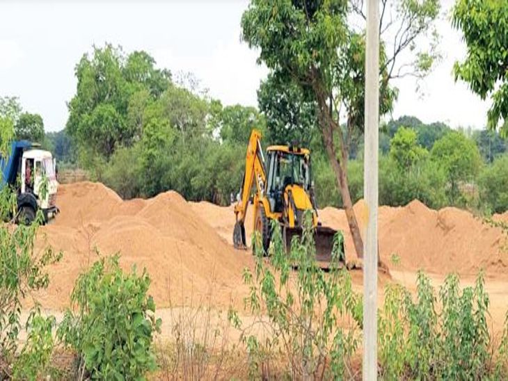 Smugglers bringing 100 haiva sand to Ranchi daily from Khunti, offering ...