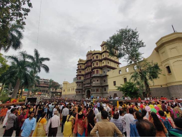 Devotees from India and abroad pulled the chariot amidst the rain of ...