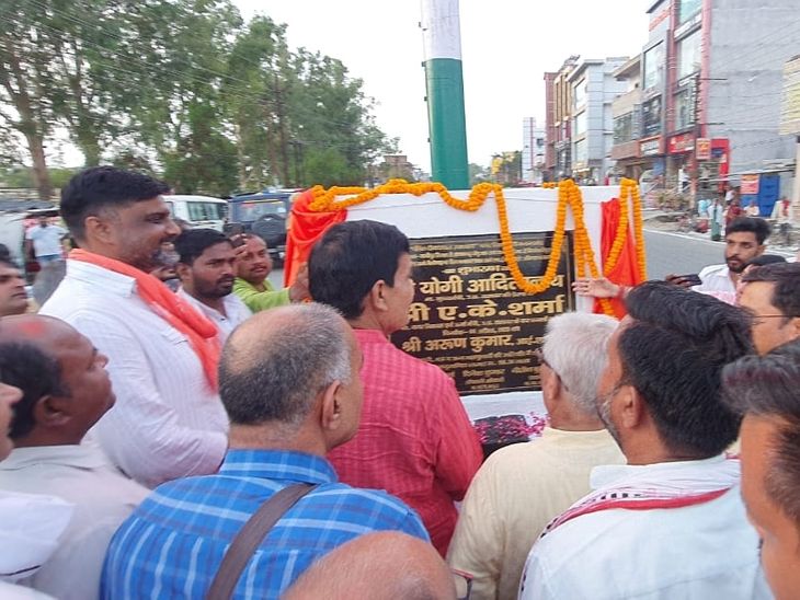 Inaugurated street lights in Mau city, said - dedicated development ...