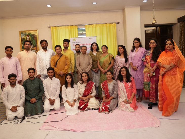 Worship of God with Vedic mantras in morning raginis, presentations ...