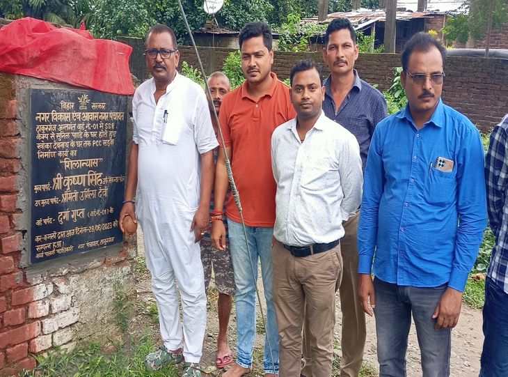 Foundation stone laid for PCC road to be built at a cost of nine lakhs ...