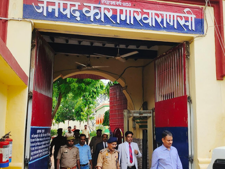 In Varanasi District Judge-DM and ACP inspected barracks of District ...