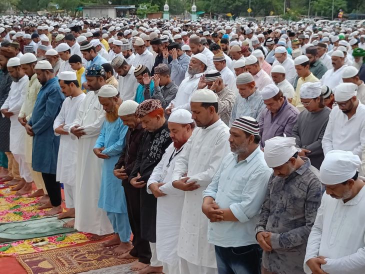 Sacrifice begins on Eid ul Azha, hands raised in Twincity for prayers ...