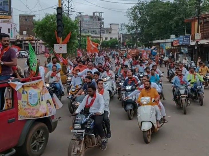 MPs and MLAs were seen doing stunts while standing on the bike; Yuva ...