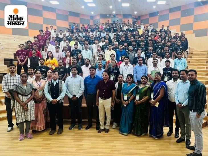 11th-12th students and secondary teachers are learning the skills of ...