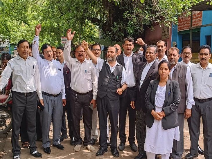 Procession taken out in Civil Court premises, supported the movement of ...