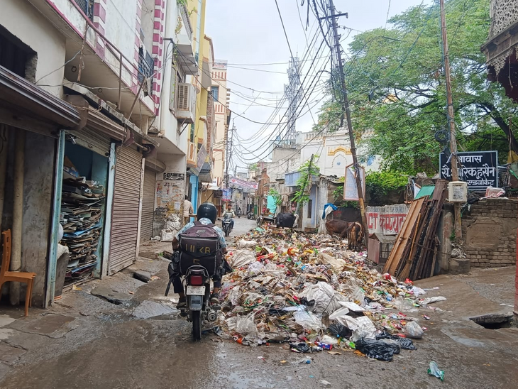 Garbage and sanitation situation worsened in different areas of the ...