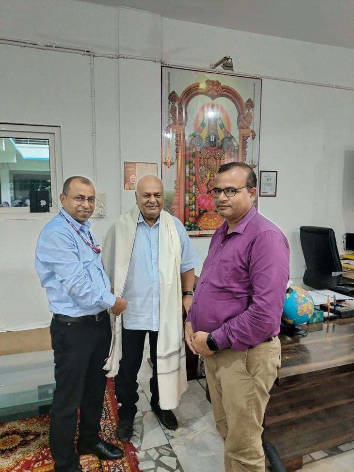 Honored by SBI on Doctor's Day | डॉक्टर्स डे पर एसबीआई की ओर से हुआ ...